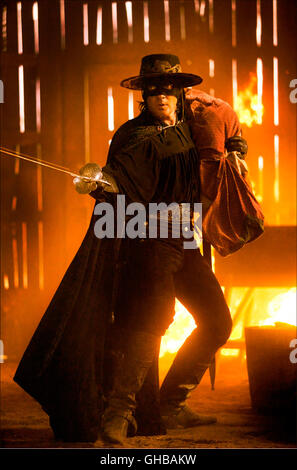 Martin Campbell Film: The Legend Of Zorro (USA 2005) Director: Martin ...