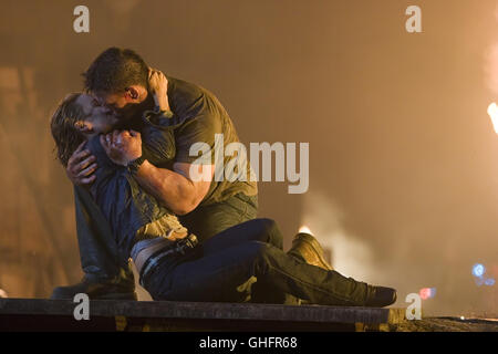 The Marine / Kate Triton (KELLY CARLSON) and Angela (ABIGAIL BIANCA ...