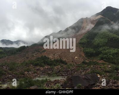Lishui, Lishui, China. 28th Sep, 2016. Firefighters from Lishui ...