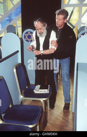 Als Alex Bronner entdeckt, daß hinter dem Verbrechen eine ganze ...