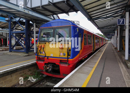 South West Trains class 456 inner suburban trains arriving and ...