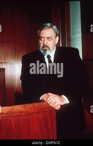 PERRY MASON: THE CASE OF THE KILLER KISS, from left: Raymond Burr, Genie Francis, Ph: Joe Del ...