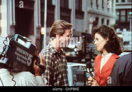 WILLIAM HURT and SIGOURNEY WEAVER in EYEWITNESS (1981), directed by ...