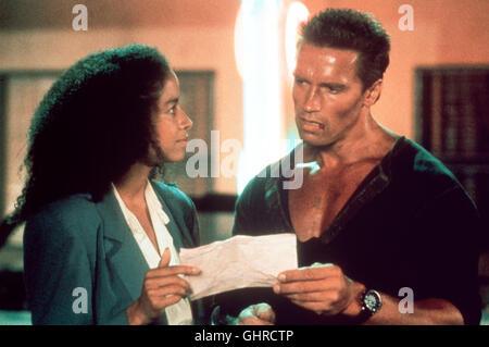 RAE DAWN CHONG, ARNOLD SCHWARZENEGGER, COMMANDO, 1985 Stock Photo - Alamy
