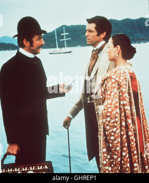 ERIC IDLE, PIERCE BROSNAN, AROUND THE WORLD IN 80 DAYS, 1989 Stock ...