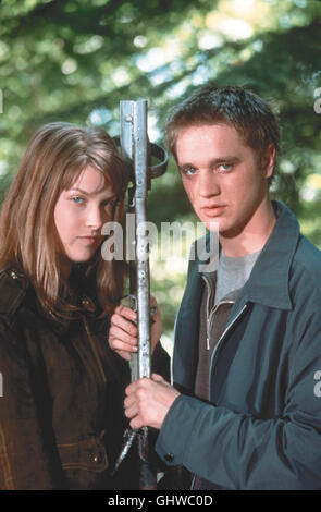 FINAL DESTINATION ALI LARTER als Claire, DEVON SAWA als Alex, AMANDA ...