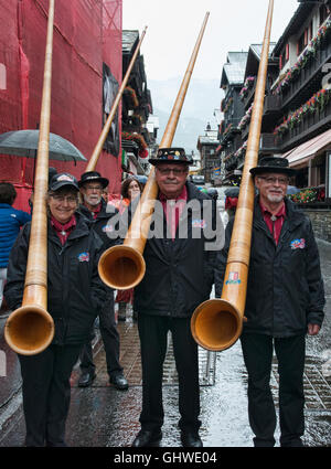 Musicians playing the traditional alp horn (alpenhorn) in Zermatt ...