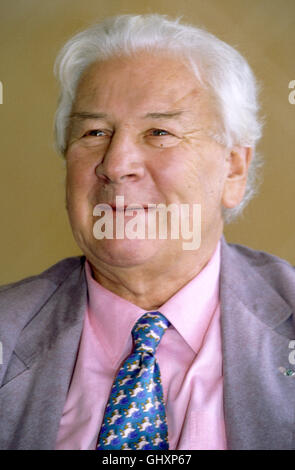 Portrait of British actor Peter Ustinov circa 1980 Stock Photo - Alamy
