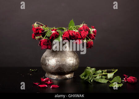 Dead Red Roses Stock Photo: 11988748 - Alamy