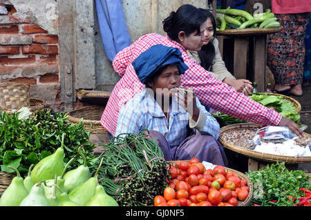 cigar smoking women Bagan/Myanmar Stock Photo - Alamy
