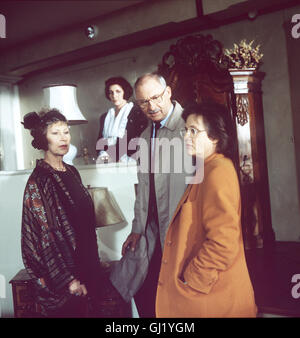 DER ALTE- Szene mit CHRISTINE BUCHEGGER (Brigitte Schneewald) und ROLF ...