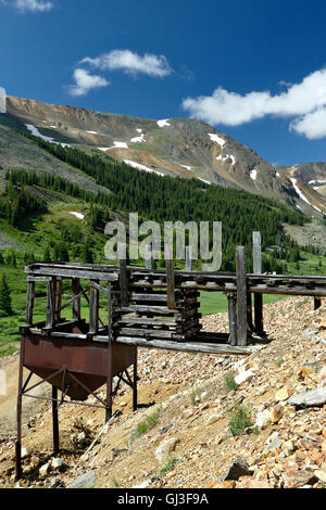 Ruins of Shoe Basin Mine and surrounding mountains above Peru Creek ...