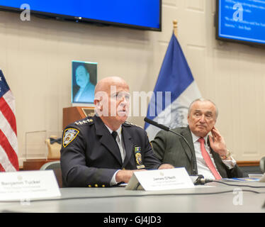Police Commissioner William Bratton leaves the 30th Precinct in ...