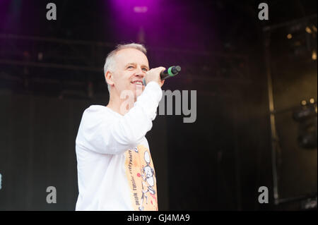 Jem Kelly, (Lotus Eaters) plays Rewind North Festival, Capesthorne Hall ...