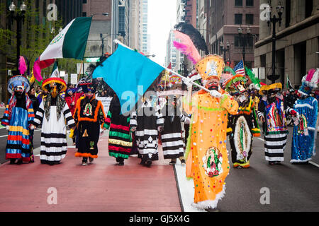 Cinco De Mayo parade participants at the May Day March in Chicago ...