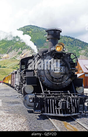 A vintage diesel powered locomotive engine at Peak Rail Steam ...
