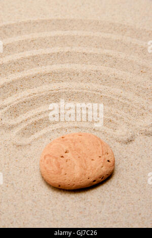 Symmetric lines in the sand with flat round sand stone Stock Photo - Alamy