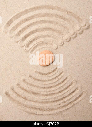 Symmetric lines in the sand with flat round sand stone Stock Photo - Alamy
