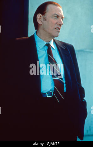 Donald Sutherland Film Quicksand: No Escape (1992) Characters: Murdoch ...