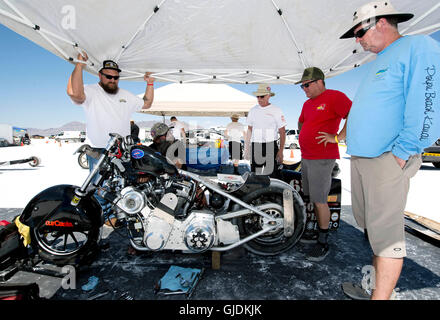 Wendover, Utah, USA. 14th Aug, 2016. Race cars are staged for their run ...