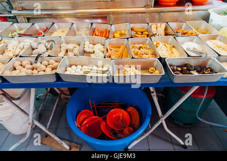 Street food at Kimberly Street Food Night Market. George Town, Penang ...