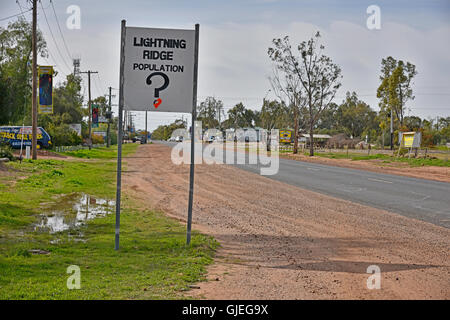 sign at entrance to lightning ridge showing population as unknown with ...