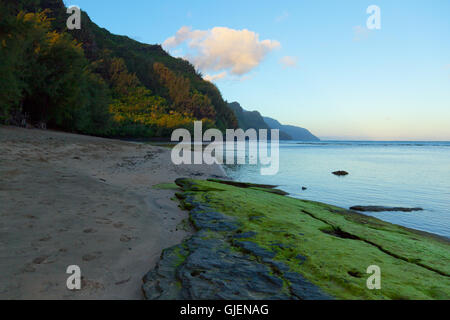 Ke'e Beach at dawn on the north shore of Kauai, Hawaii Stock Photo - Alamy