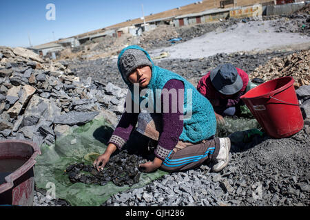 LA RINCONADA, PERU - AUGUST 9, 2016: Bustling commerce in the world's ...