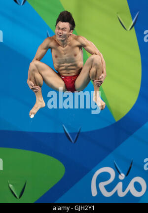Olympic medalist in the men's springboard diving competition react to ...
