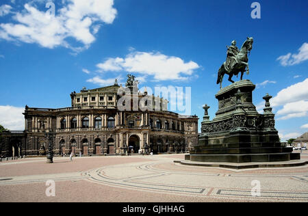 act performance opera saxony Dresden emblem building of historic ...