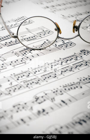music spectacles glasses Stock Photo - Alamy