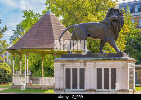 Lion Statue Forbury Gardens Reading UK Stock Photo: 52123015 - Alamy