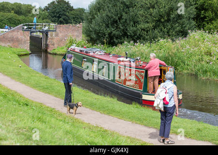 The Staffs and Worcester Canal at Wolverley Court lock, Worcestershire ...