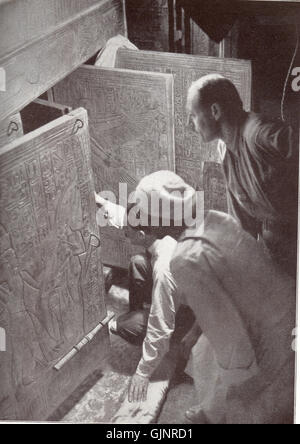 Howard Carter at the excavation of Tutankhamun Stock Photo - Alamy