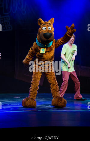 Cast of Scooby-Doo live on stage during the Scooby-Doo Live! Musical ...