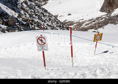 Track Closed sign Stock Photo - Alamy