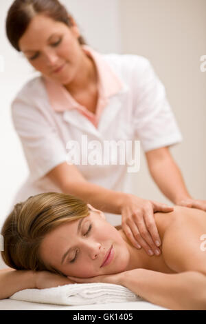 woman back massage treatment Stock Photo - Alamy