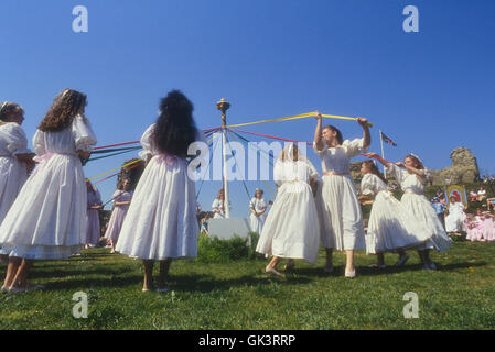 Girls maypole dancing UK. Schoolgirls dance around the maypole at ...