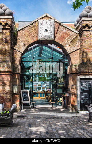 Woolwich, London. The Dial Arch historic old pub sign and birthplace of ...