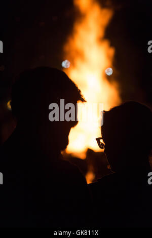 TOGETHERNESS, COMMUNAL FIRE, GREEN MAN FESTIVAL: Action and crowd ...