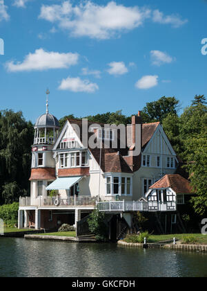 Riverside House, The Warren, Caversham, Reading, Berkshire, England, UK ...