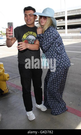 Kesha poses for pictures with fans as she arrives at Los Angeles ...