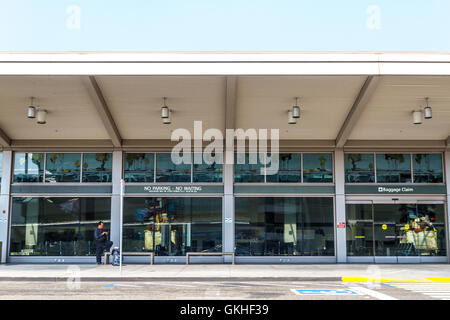 Terminal A at Sacramento International Airport (SMF) in California ...