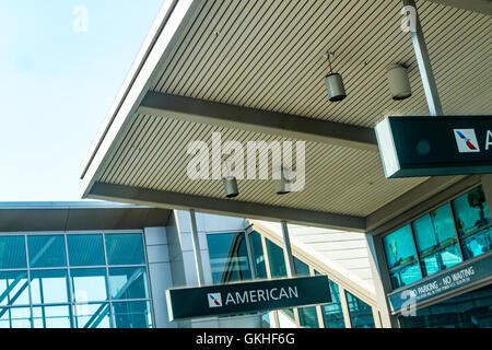 Terminal B at Sacramento International Airport (SMF) in California ...