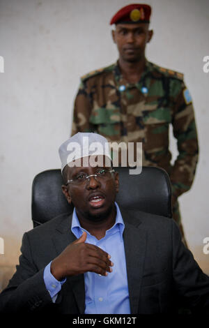 Somali President Sheikh Sharif Sheikh Ahmed addresses recruits at a new ...