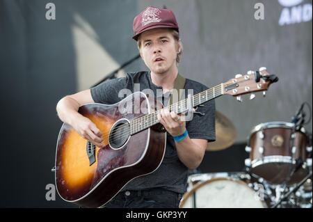 Josiah Leming, Josiah and the Bonnevilles, on stage at Billboard Hot ...