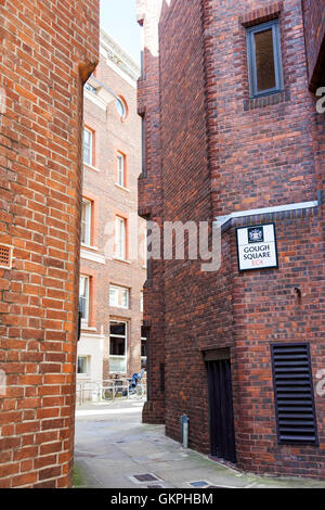 Gough Square in the City of London, UK. Dr. Johnson's House, home of ...