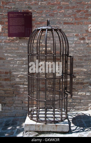 Death penalty in the Middle Ages Stock Photo - Alamy