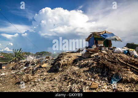Children of the Dump Site on the island of Cebu in the Philippines ...