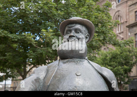 Desperate Dan from the Dandy Comic Bronze Statue in Dundee Stock Photo ...